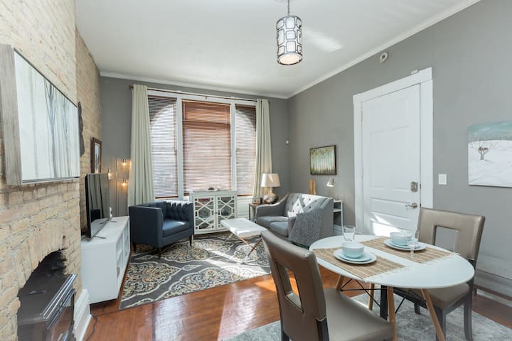 Downtown-cool; Historic 2bedroom Apt - Stadium - Minneapolis, MN