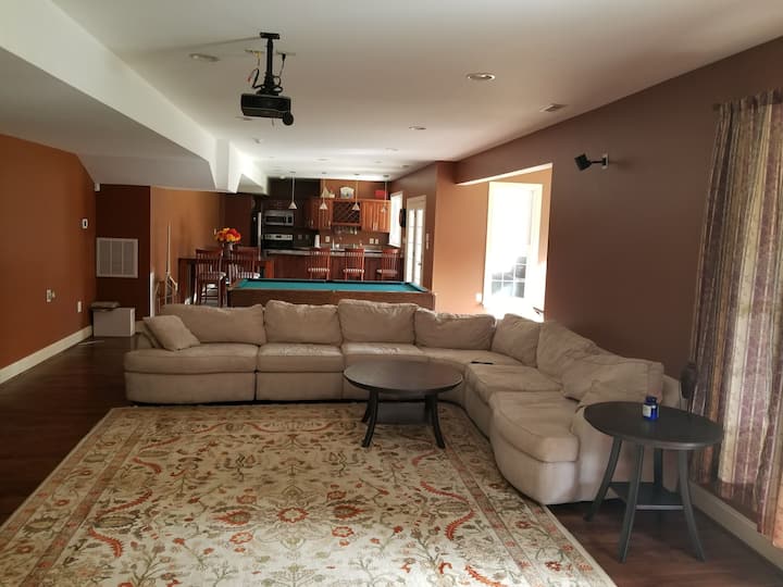 Large Private One-bedroom Basement Apartment - Winchester, VA