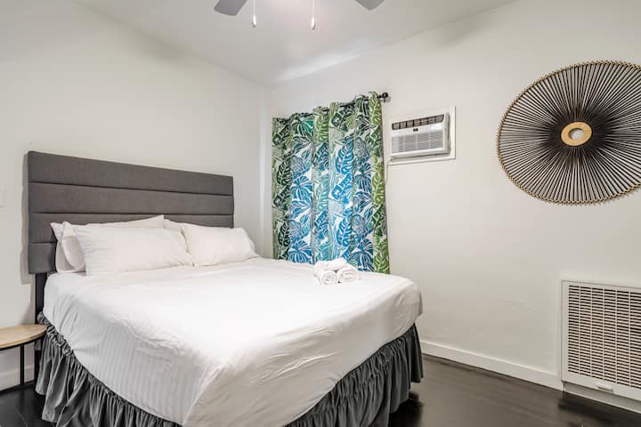 Abbot Kinney Apartment In Venice Beach - Marina del Rey, CA