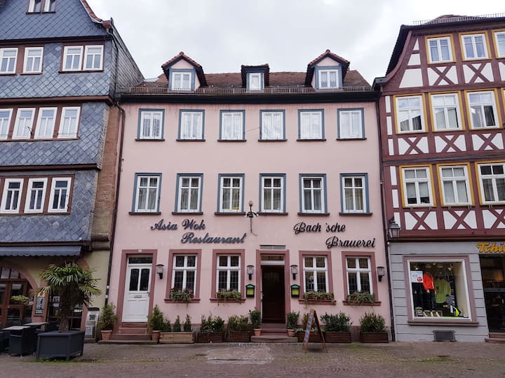 Holiday Apartment In The Market Place, 2nd Floor - Kreuzwertheim