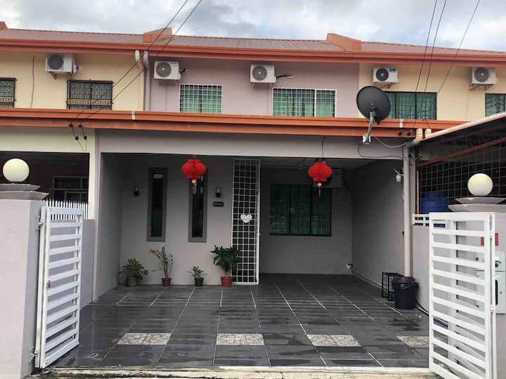 Ang Lee Holiday Home 1- 仙本那安利3卧之家 【有厨房 |旅游码头650米】 - Semporna