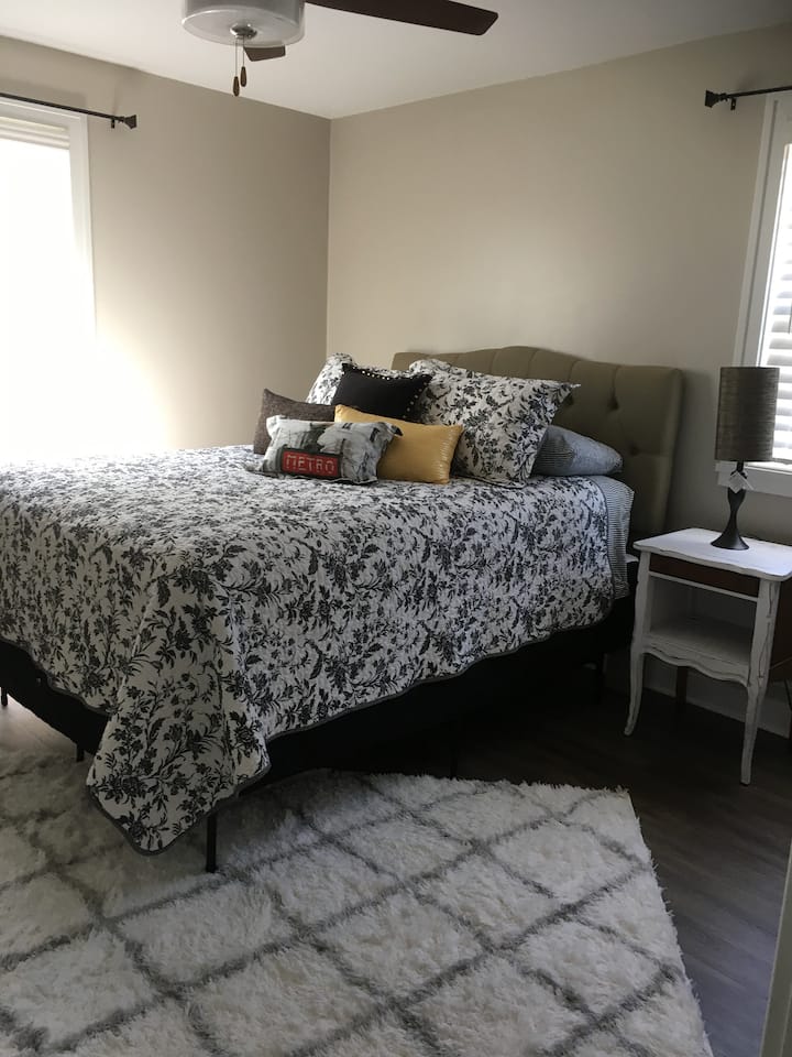 Perfect House In Little Italy. - Council Bluffs, IA