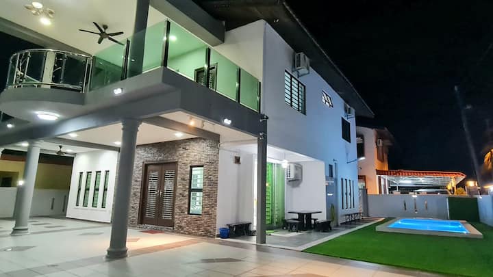 Casa De'oasis Holiday Bungalow With Private Pool - Port Dickson