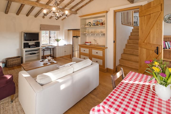 The Cottage, Collfryn Farm Cottages - North Wales