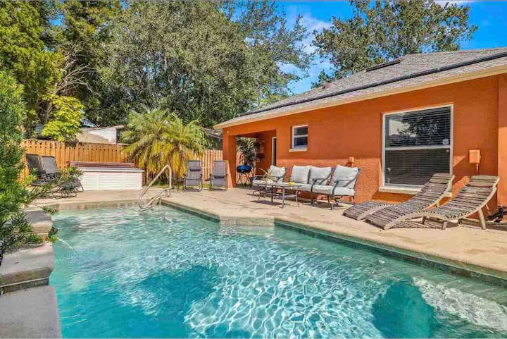 Unique 3 Bedroom Home W/ Pool+jacuzzi - Tampa Airport (TPA)