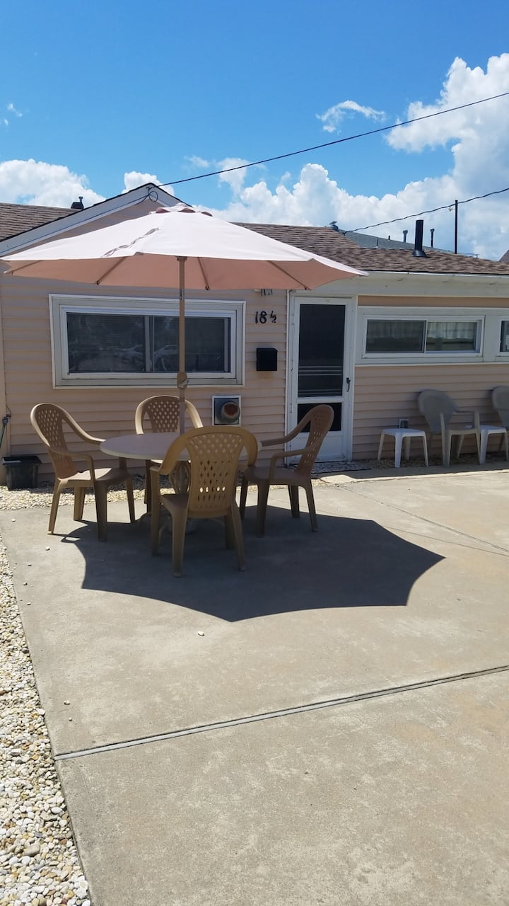 Cottage On Ocean Block In Family Oriented Town. - Lavallette, NJ