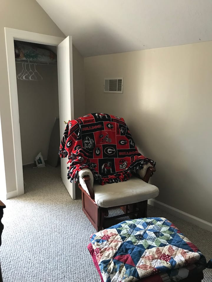 1 Private Bedroom With Bathroom
And Free Parking - Augusta, GA