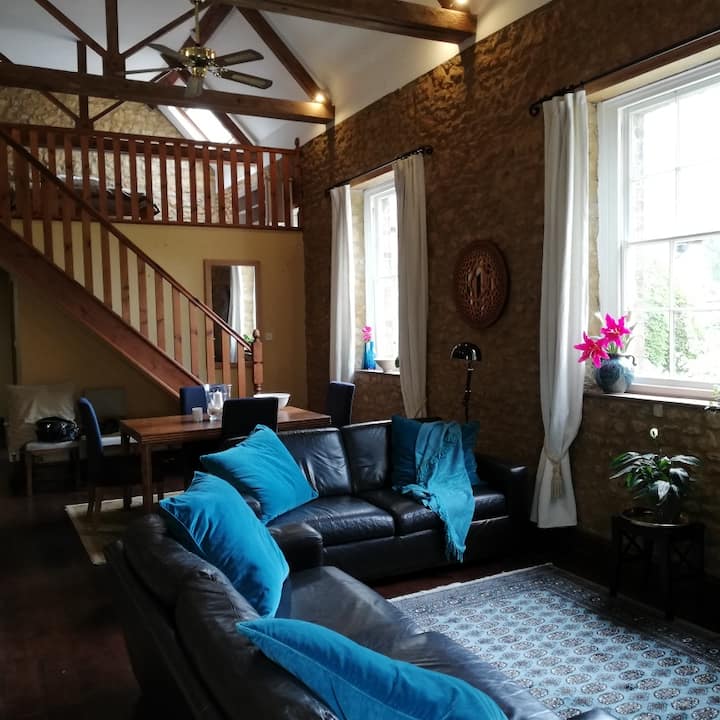 Cosy & Spacious Old Stone Barn In Castle Cary - Bruton