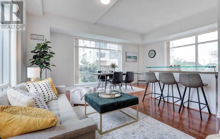 Spacious Waterfront 3 Bedrooms (1350 Sq Ft) - Toronto