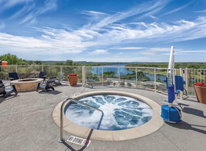 Beautiful 3br Condo In Brand New Resort Sleeps 10! - Marble Falls, TX