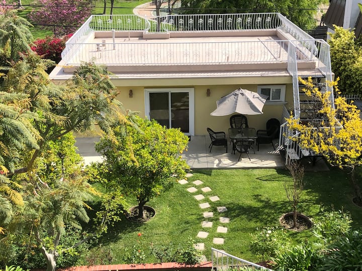Beverly Hills Beautiful Guest House-with Prvt Grdn - Beverly Hills, CA
