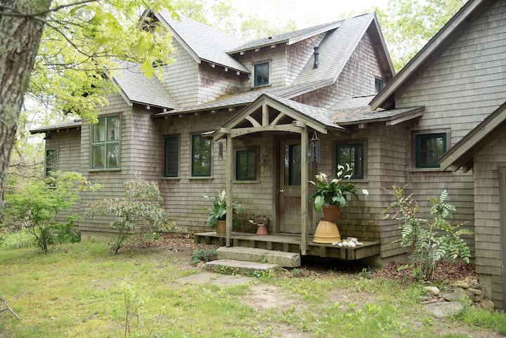 Charming, Quiet, Comfortable East Bedroom. - Oak Bluffs, MA