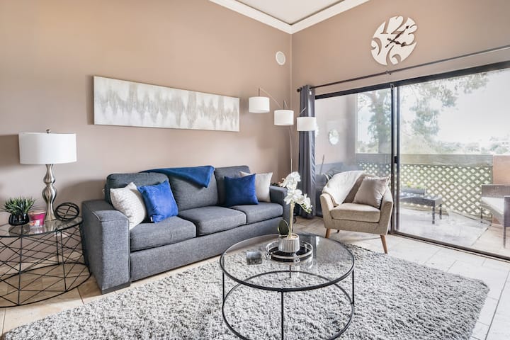 Stylish Loft On Golf Course With Greenbelt & Mountain Views - Scottsdale, AZ