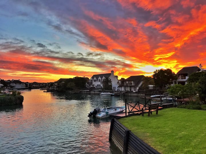 Family Home On The Canals - Cape Saint Francis