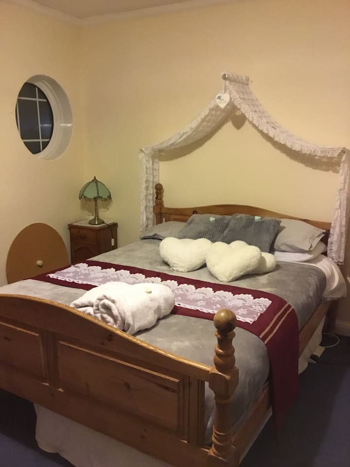 The Red House Welcomes You To Starcross . - Topsham