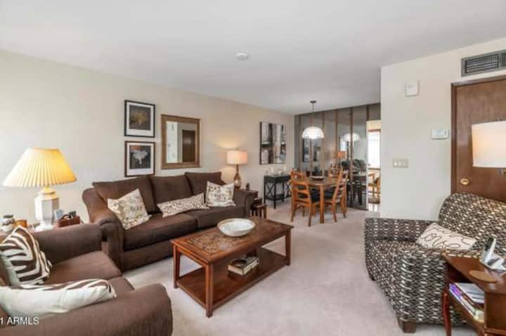 In The Heart Of Scottsdale Condo With Heated Pool - Paradise Valley, AZ