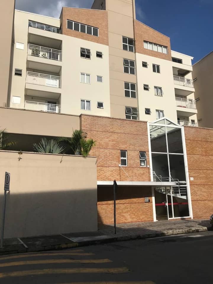 White Apê Central -Possibilidade De Aluguel Mensal - Poços de Caldas