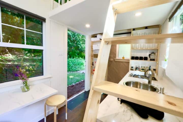 Roberts Creek Park Tiny House - Sechelt