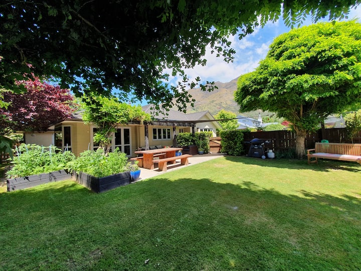 Spacious Sunny Family Home - Queenstown