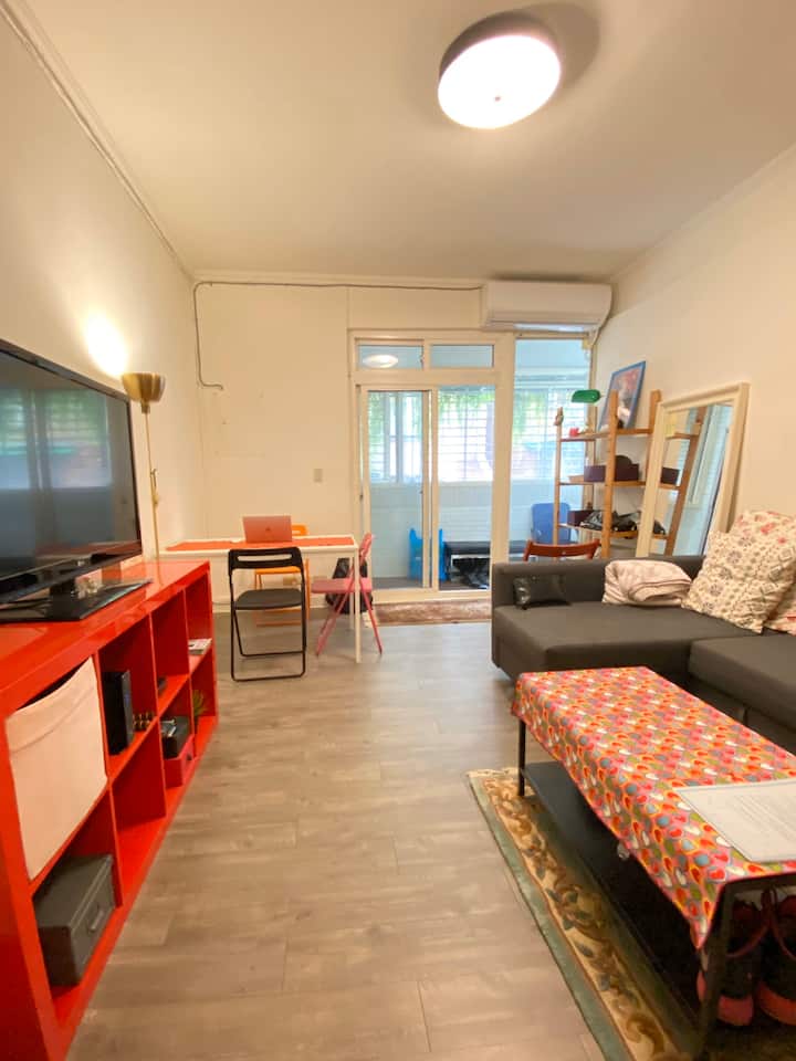 台北市東區商圈整套公寓兩大房四雙人床兩衛浴+免治便座+免費飲用水 - Keelung City