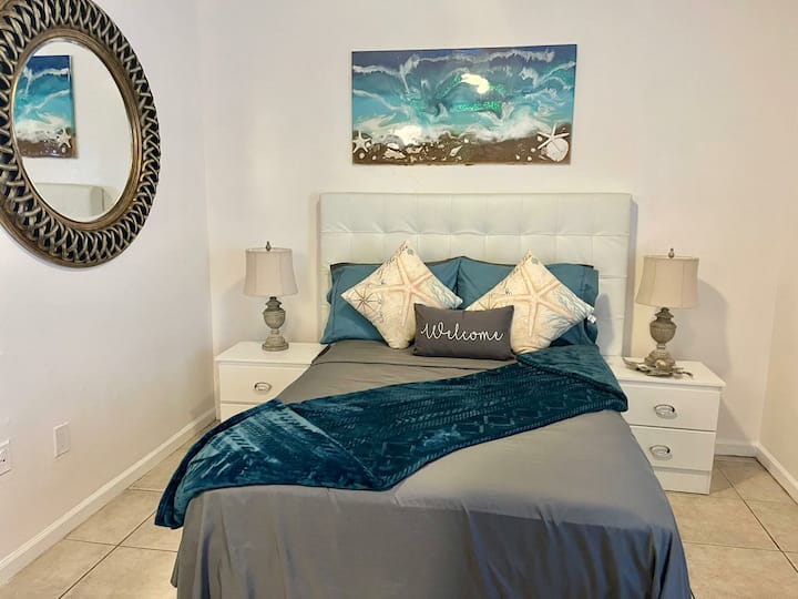 10 Minutes From Airport Lovely Private Bedroom -