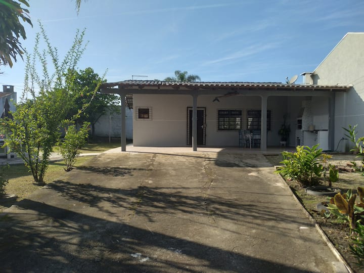 Casa Agradável Amplo Quintal óTimo Para Família - Matinhos