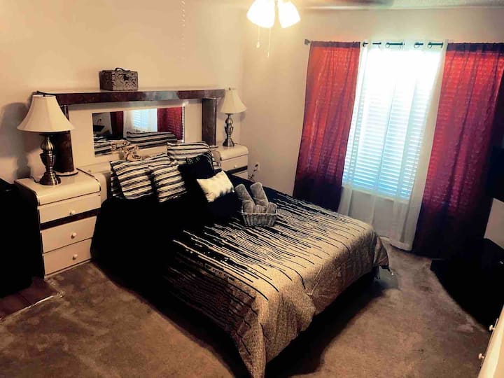 Master Room Available! - Spring Hill, FL