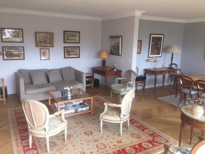 Superbe Appartement De 97 M2 Au Cœur Deversailles - Versailles