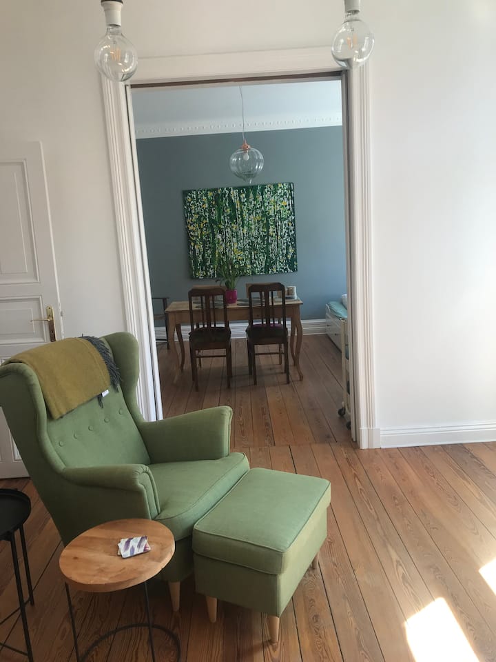 Sehr Guter Stadtteil, Zentral, Altbau, 2 Balkone - Altenholz