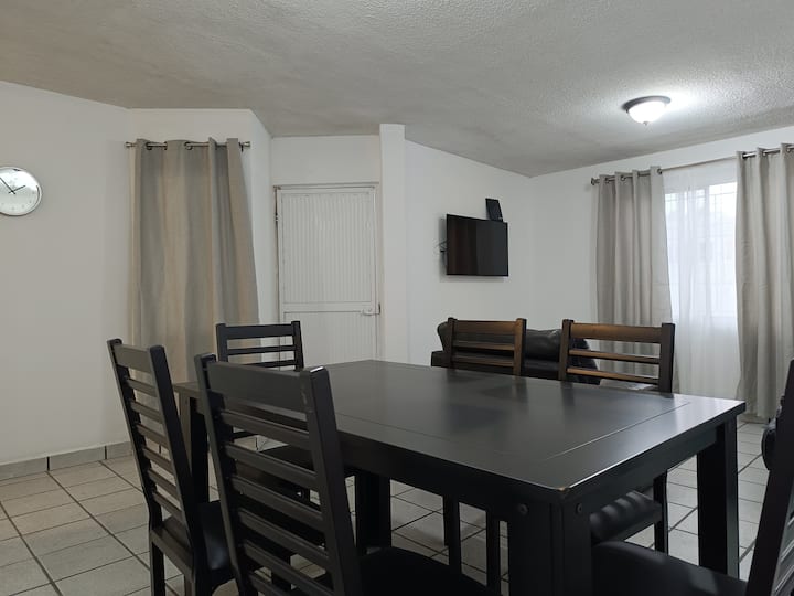 Cómodo, Amplio, Cercano Al Centro, Con Cochera - Durango