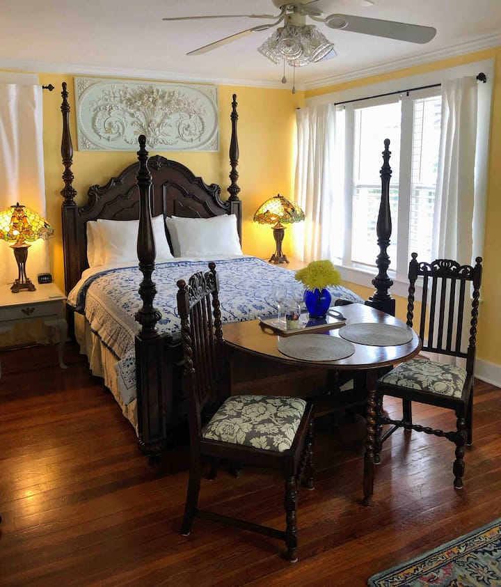 Charming Home Guest Suite / Short Walk Downtown - Fort Myers, FL