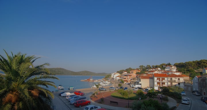 Sea View Apartment Just 30m From Sea, Tisno - Jezera