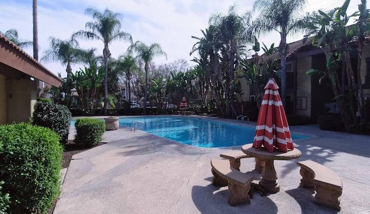 Safe Gated, Entire Condo Near Hospital - 프레즈노