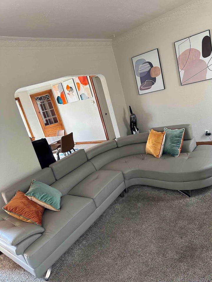 Q & Q Airbnb - Milwaukee, WI
