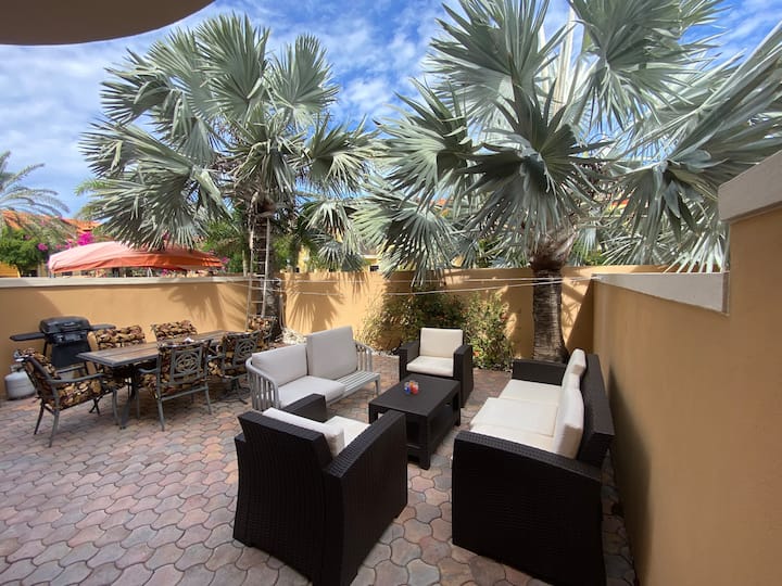 Mooi Herenhuis In Een Luxe Gated Community Met Een Welkom Wijnkaasfruit - Aruba