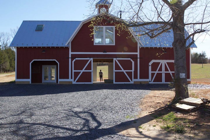 Barn Stay On Working Farm in VA Wine Country - Farm stays for Rent in ...