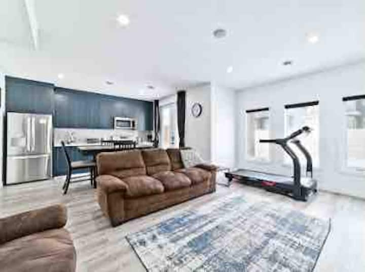 Cozy 2 Bed Basement Suite.15 Mins From The Airport - Calgary