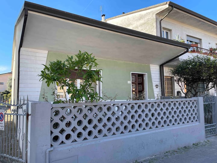 Graziosa - Porzione Di Villetta Con Patio - Viareggio