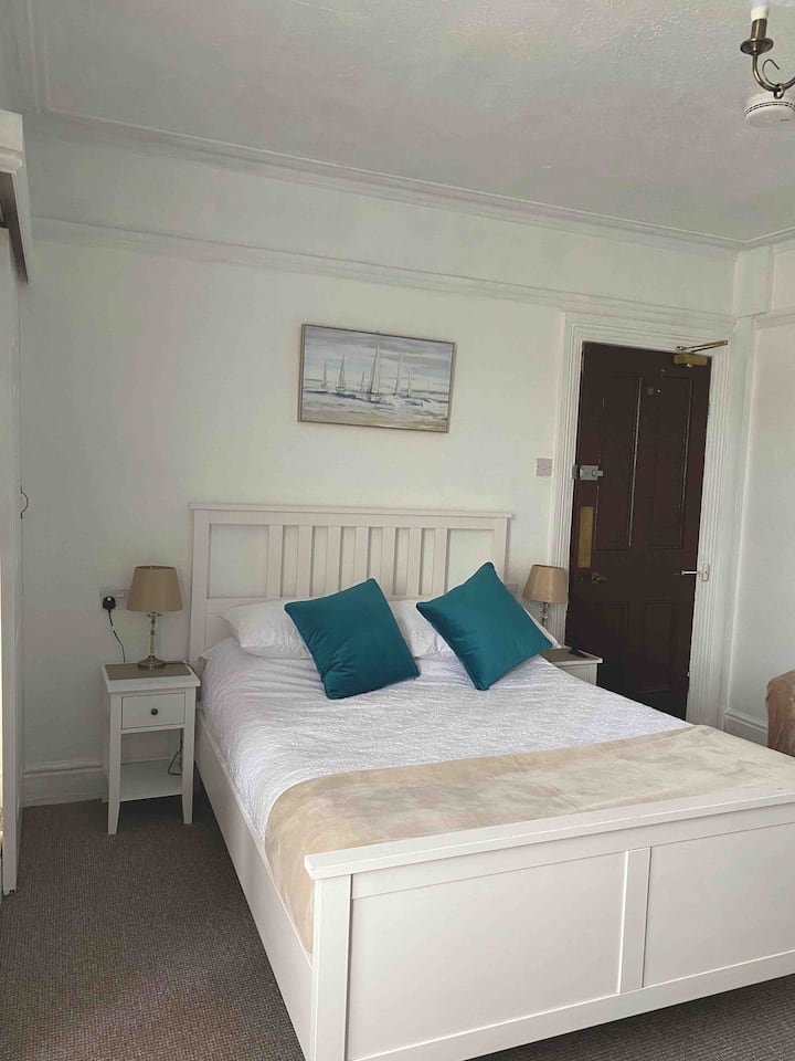 Family Room-ensuite-room Only - 3 Persons - Holyhead