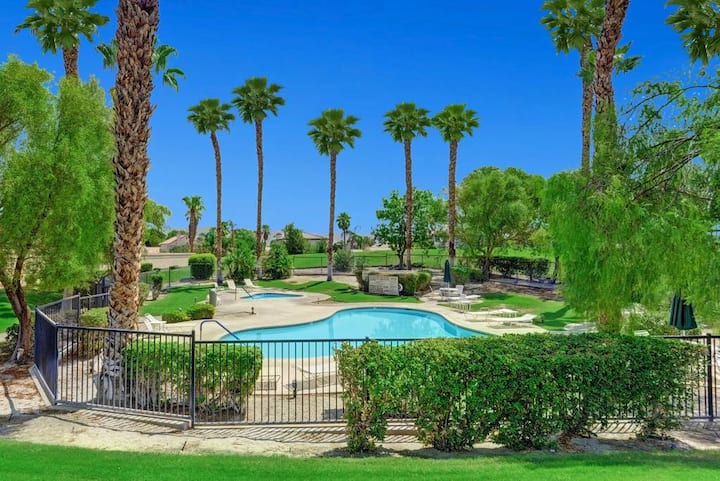 Condo In Palm Royale Country Club And Golf Course. - La Quinta, CA