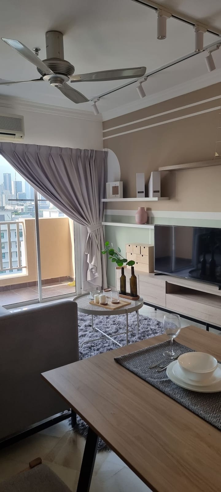 Holiday Place @ Megan Ambassy With Trx View N Wifi - Kuala Lumpur