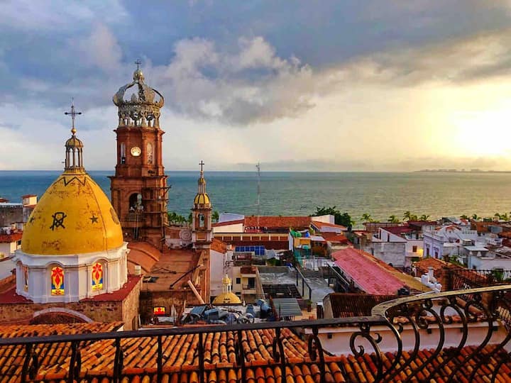 Perfect Location! Studio Steps To Beach! - Puerto Vallarta
