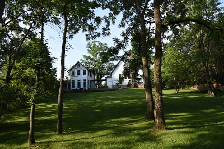 Gorgeous 4 Br-4br House And Pool/ Unique Location - Kingston, NY