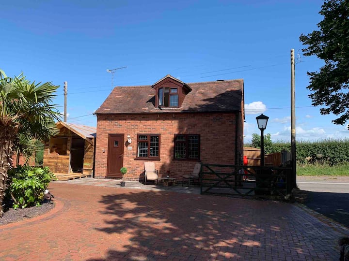 Cosy Detached Barn In A Beautiful Village Setting. - Tamworth Castle