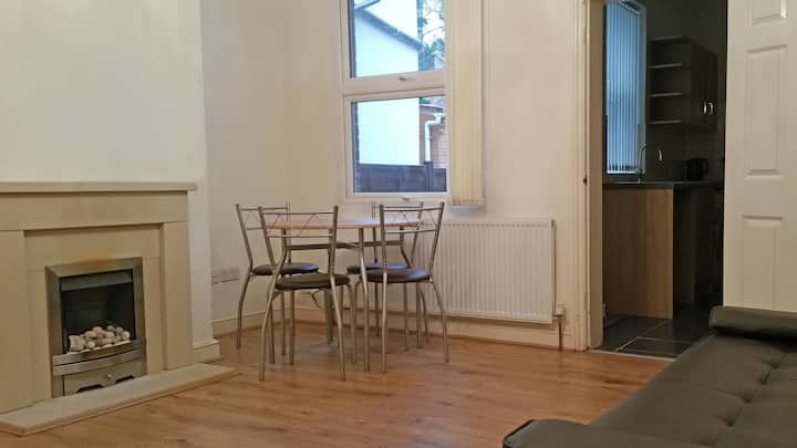 University Students!! Quiet 3 Double Bedroom House - Coventry