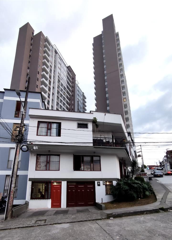 Aparto Cerca Al Cable Cama Queen - Manizales