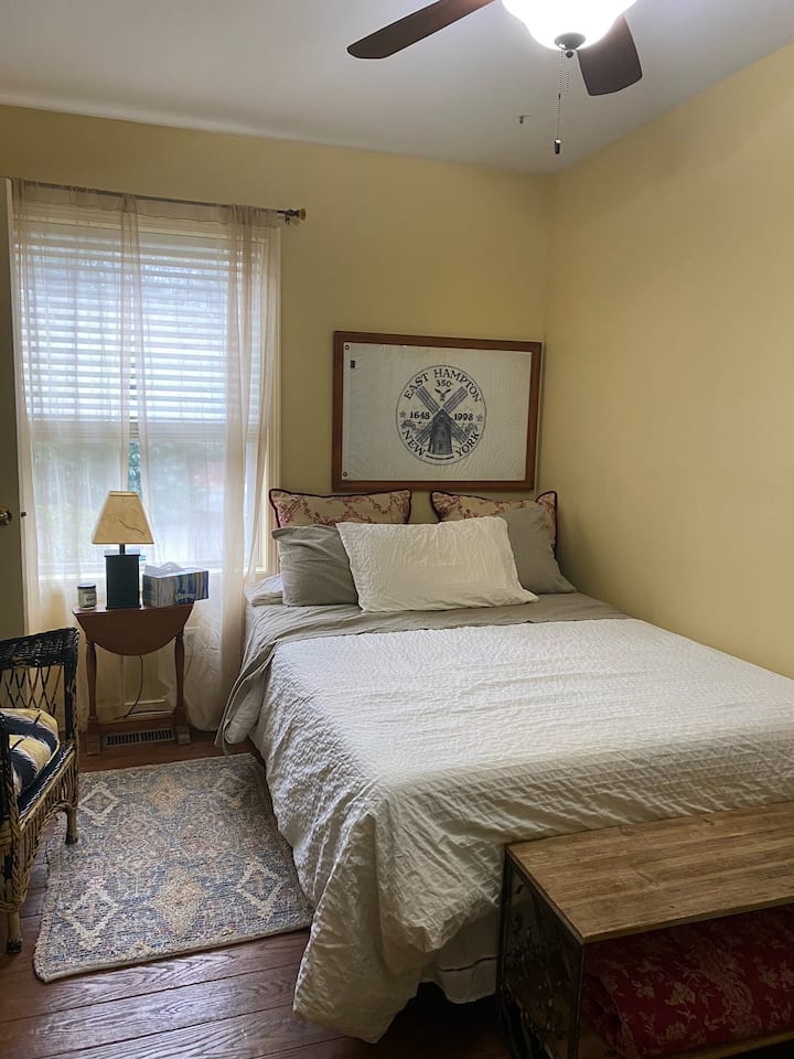 Convenient, Comfortable And Cute! - East Hampton, NY