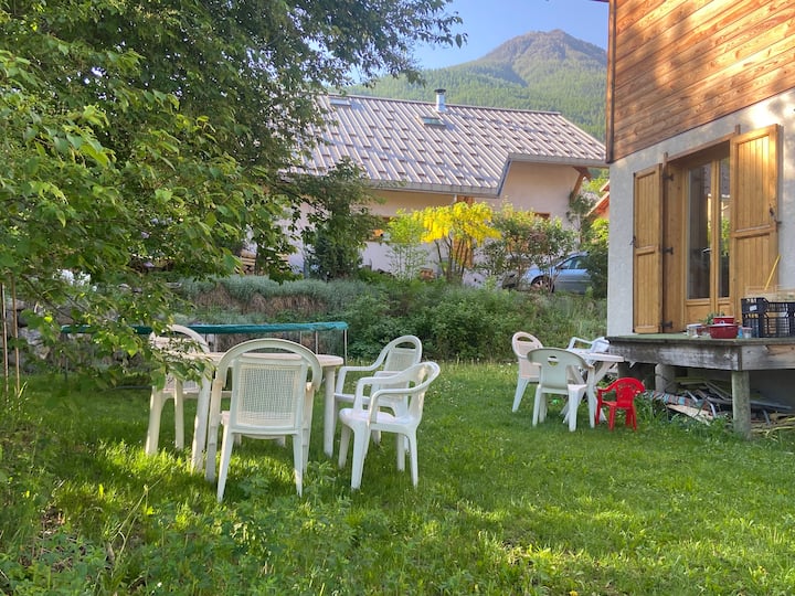 Petite Maison Tranquille Avec Jardin - Briançon