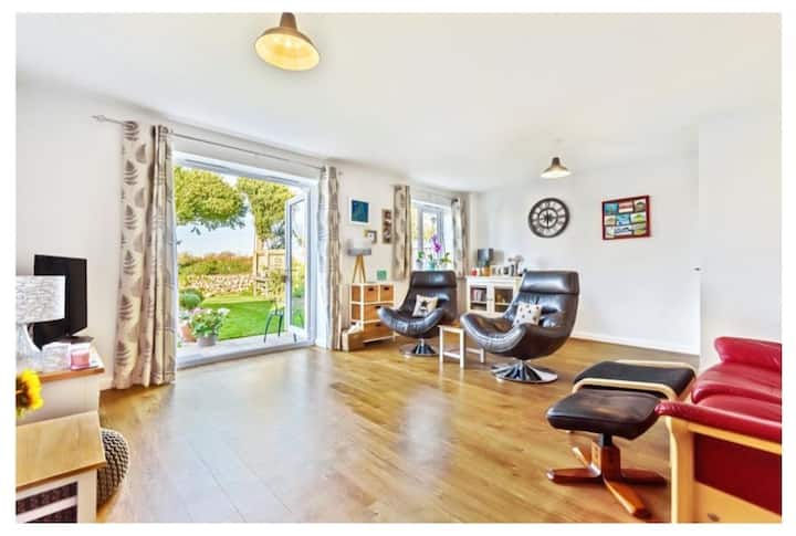 1 Double In A Warm Friendly Home - Camborne