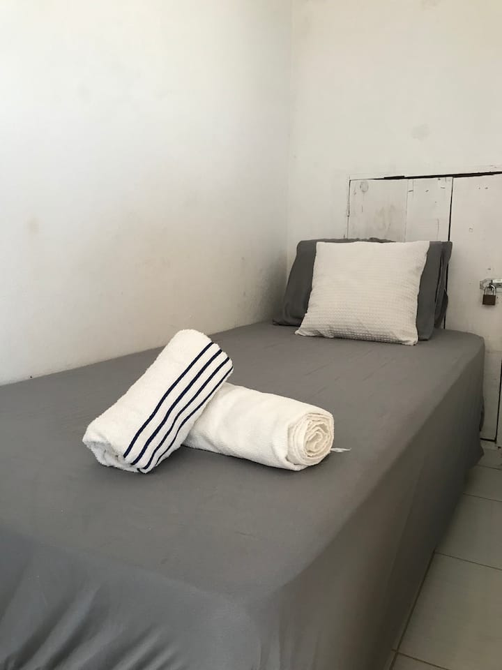 Quarto 2 Camas Em Casa Familiar - Vitória da Conquista